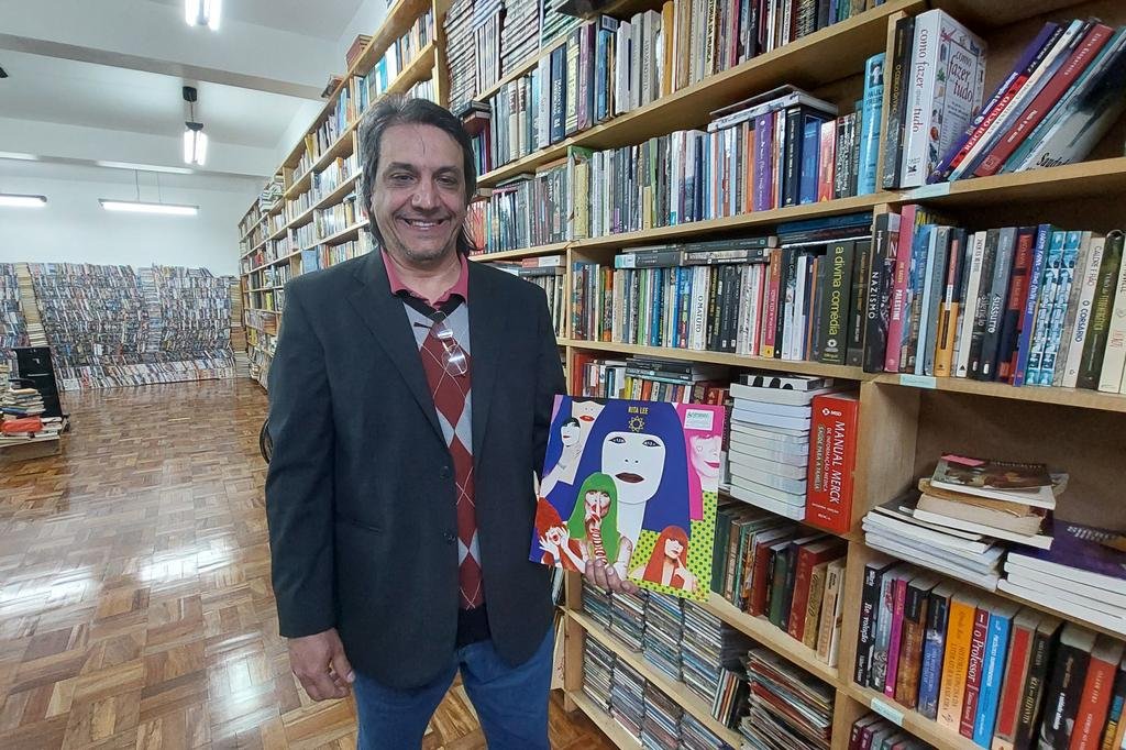 Sebos têm opções de livros raros e discos de vinil em Passo Fundo ...