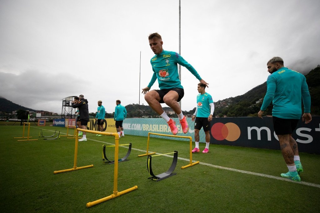 Tite convoca zagueiro Luan Patrick para reforçar Seleção Brasileira nas ...