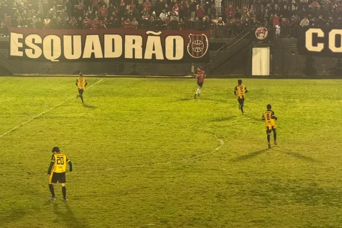 Com dois a menos, Brasil de Pelotas vence o Bagé, segue 100% e ...