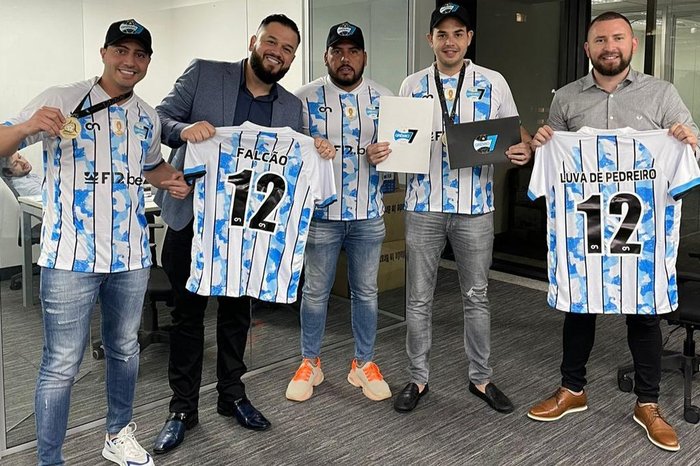 Futebol 7 do Grêmio fecha patrocínio histórico e tenta reunir Maicon ...
