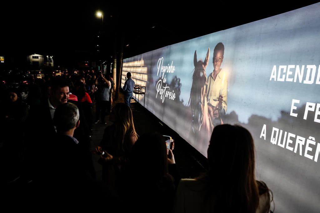Muro da Mauá ganha novos painéis para simbolizar resistência de Porto ...