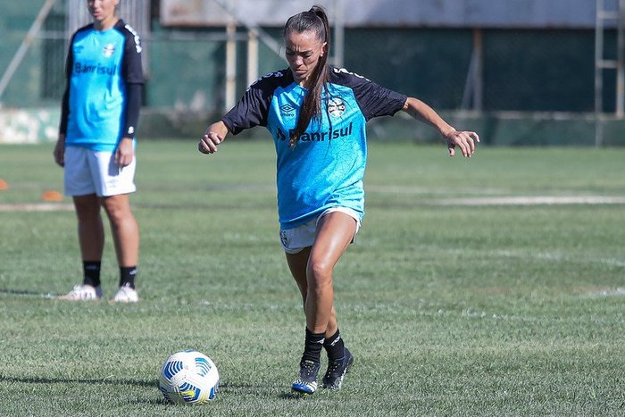 Meia do Grêmio completa sete meses de recuperação e inicia transição ...