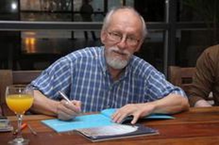 Escritor Paulo Venturelli lança o livro Visita à Baleia, baseado em sua ...