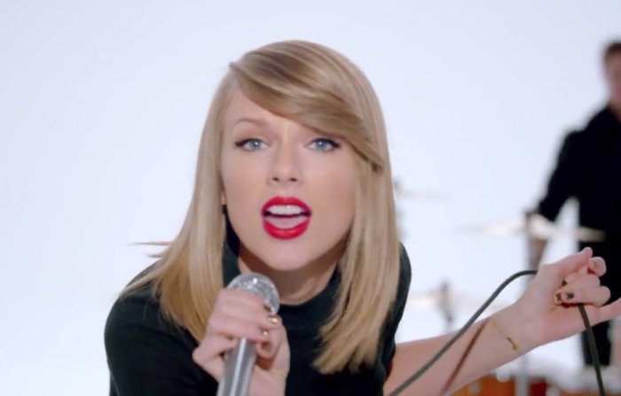 Com uma pegada pop, Taylor Swift lança clipe de Shake It Off | DG Com uma pegada pop, Taylor Swift lança clipe de Shake It Off | DG