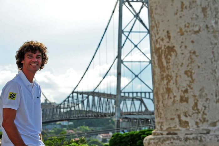 Após biografia, Gustavo Kuerten fala sobre a relação com a família e a ...