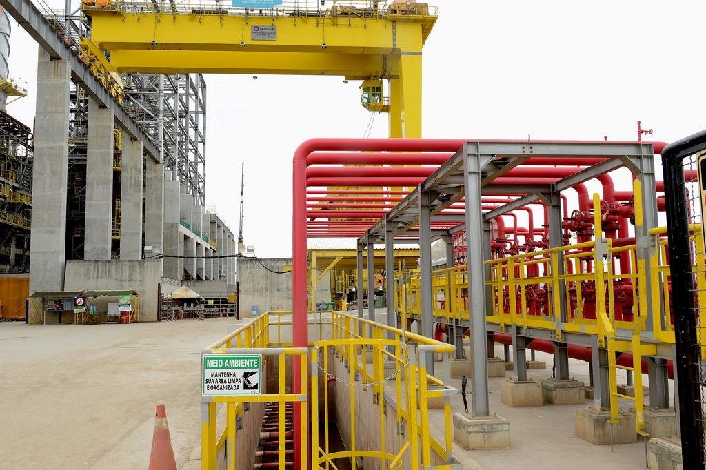 Símbolo da quebra de monopólio: fundo árabe assume primeira refinaria ...