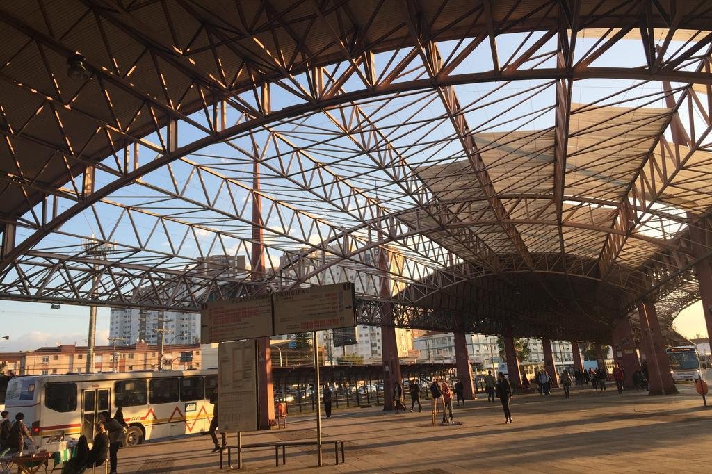 Reforma na cobertura do Terminal Triângulo, na Avenida Assis Brasil ...