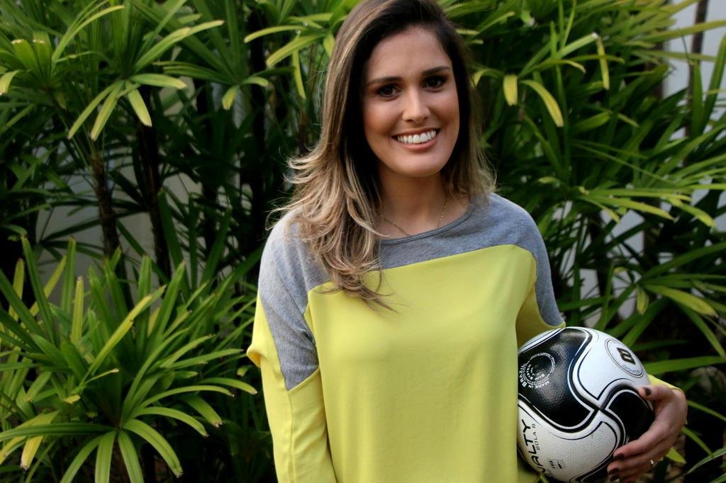 Conheça Kelly Costa, a nova musa do esporte da RBS TV | Pioneiro
