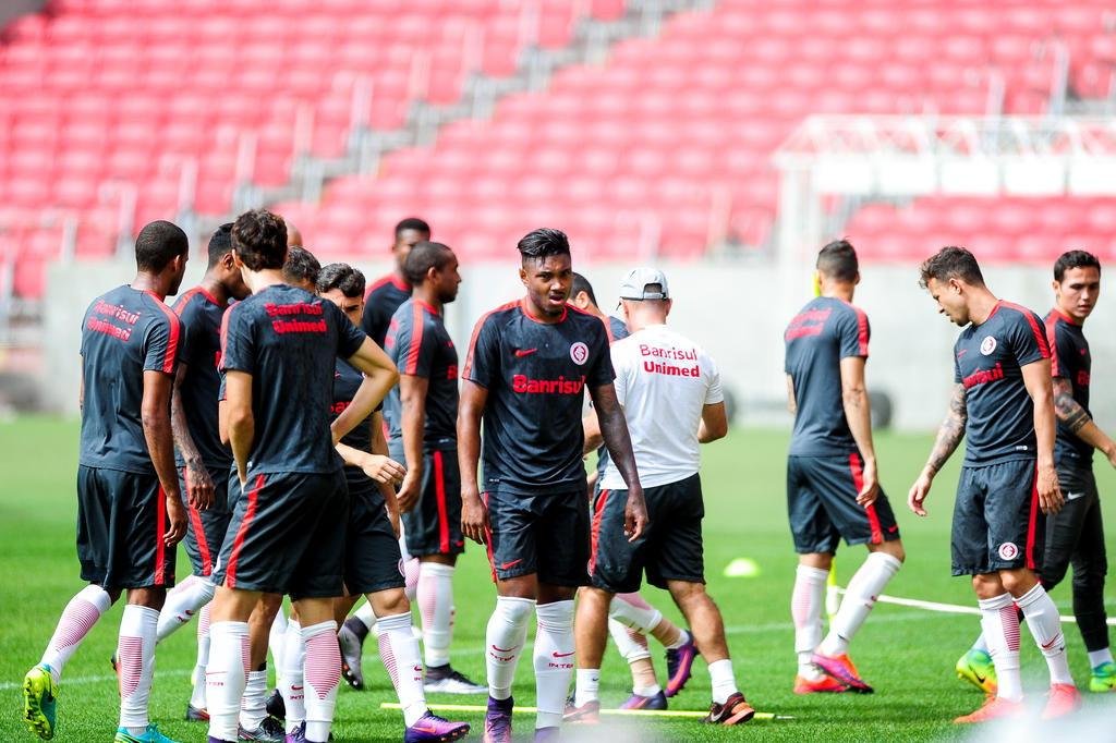 A dois dias de jogo decisivo, Celso Roth fecha treinamento no Inter | GZH