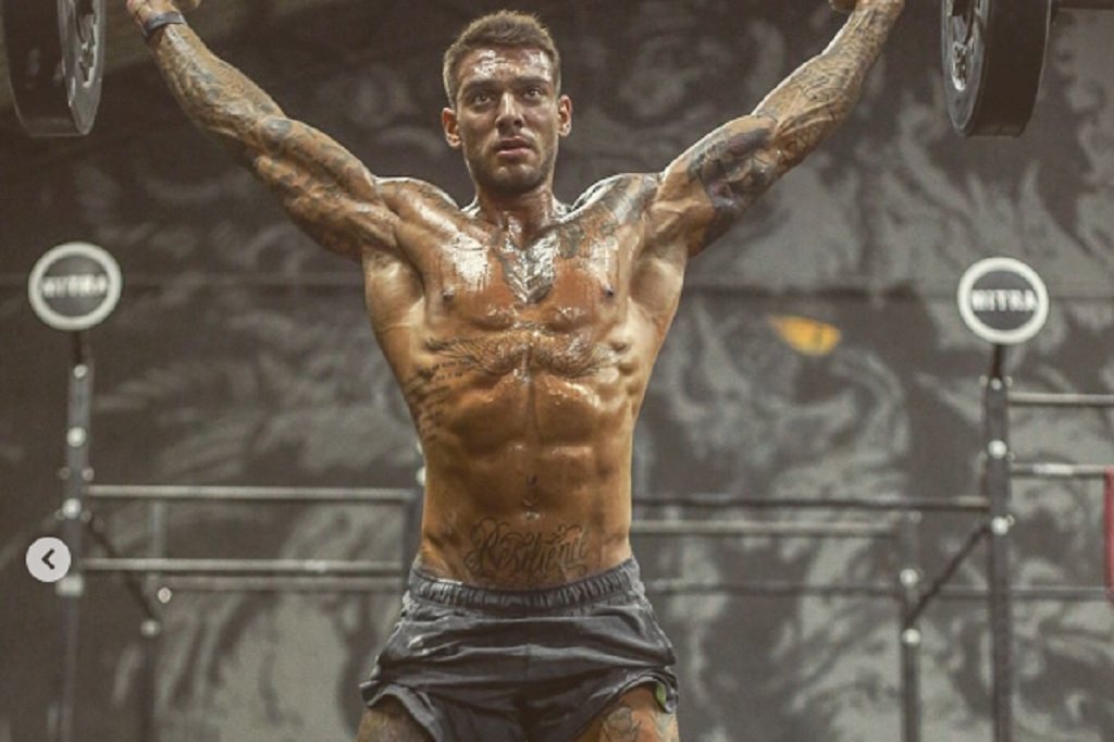 FOTOS: Lucas Lucco exibe corpo supermusculoso durante treino de ...