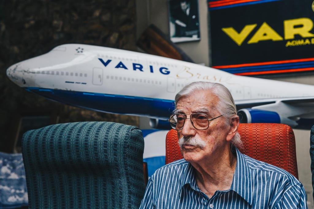Ex-funcionário conta em livro a história da companhia aérea Varig | GZH