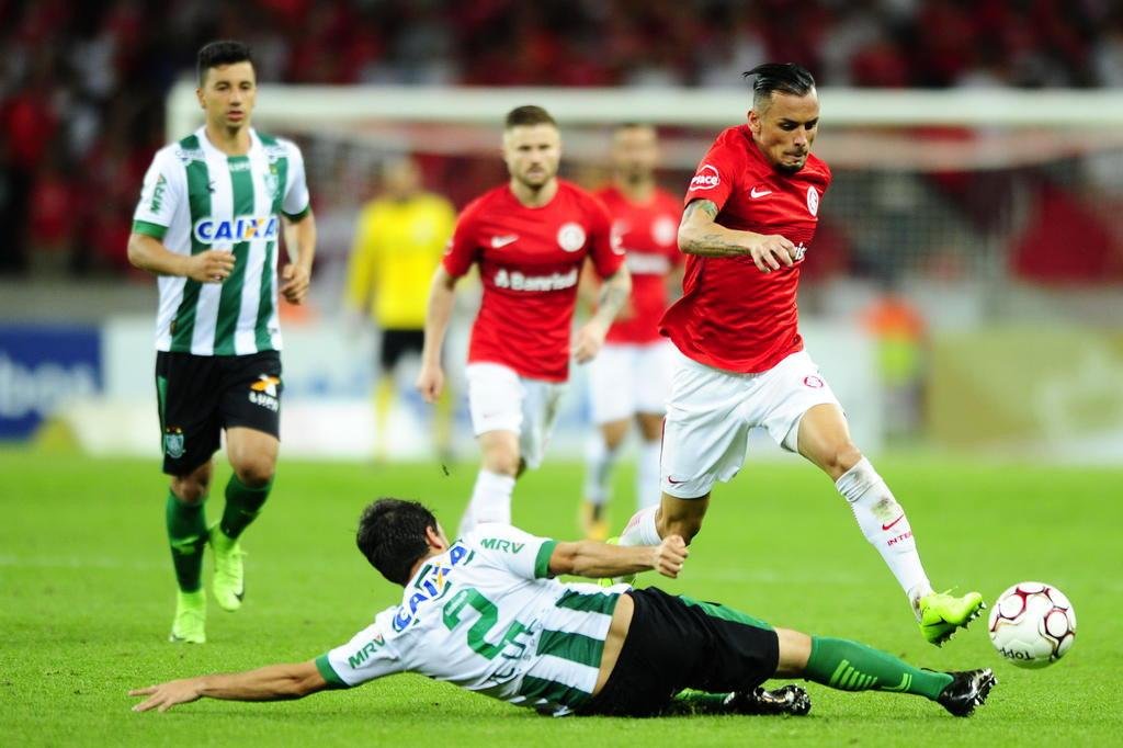 Inter é o time que mais leva amarelo na Série B | GZH