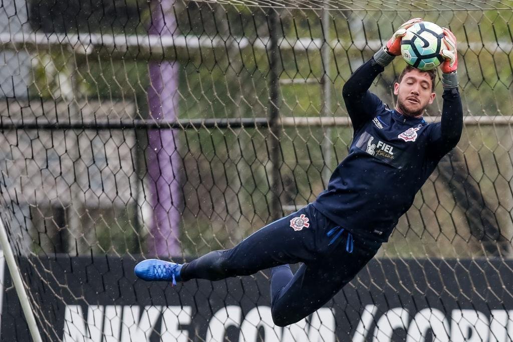 Com o terceiro goleiro, Corinthians pega o Avaí em busca do sétimo ...