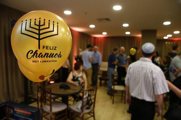 Em cerimônia simbólica, comunidade judaica comemora início do Chanucá | GZH