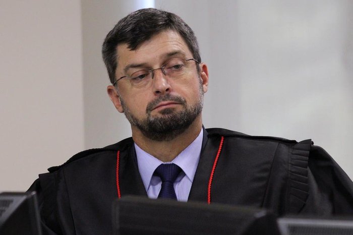 Trio duro e afinado no TRF4 | GZH