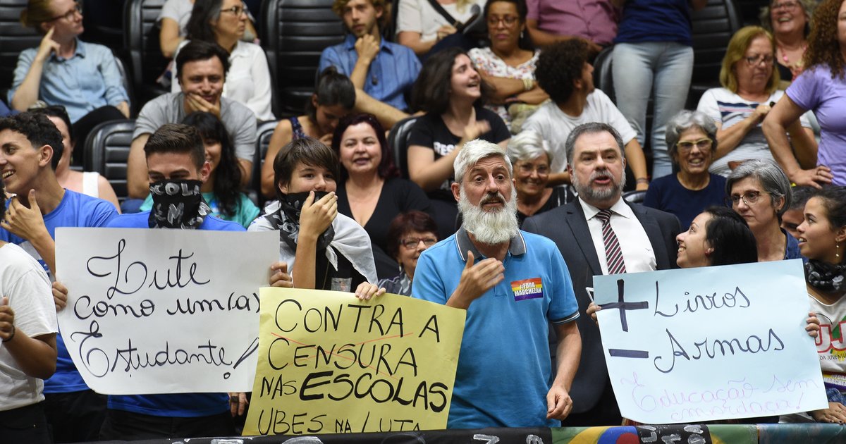 Manifestações Políticas De Alunos Em Escolas Dividem Pais Em Debate Na