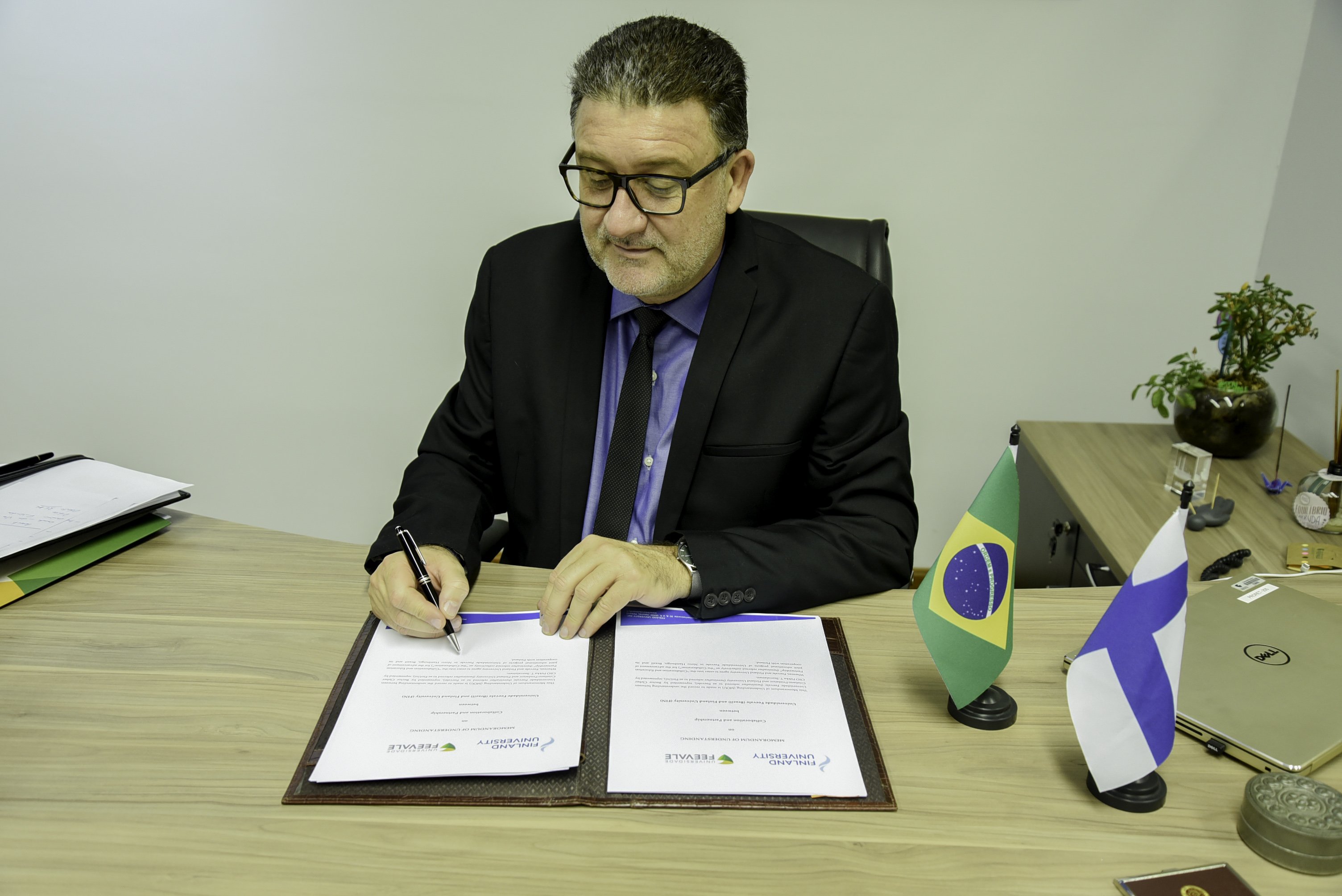 Logotipo De La Universidad Feevale Free High Quality Logo Univalle For