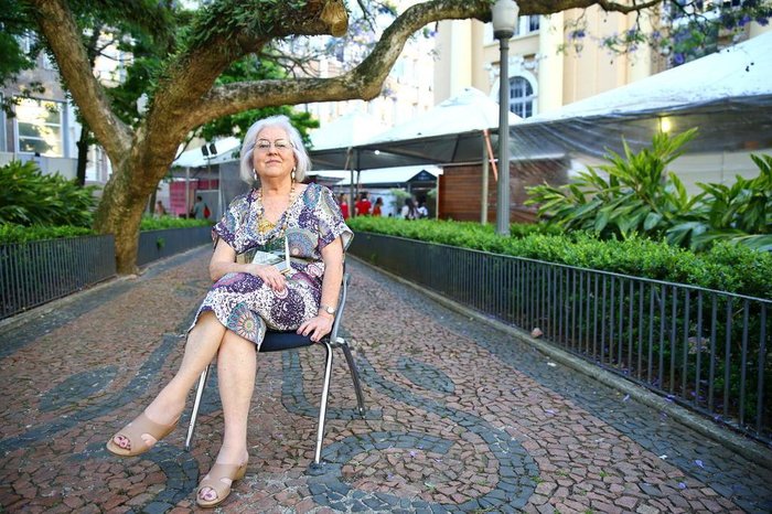 Maria Carpi autografa sua obra completa e recorda momentos emocionantes ...