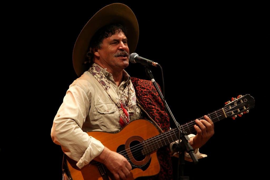"A gente tem uma forma muito especial de se representar", diz Elton ...