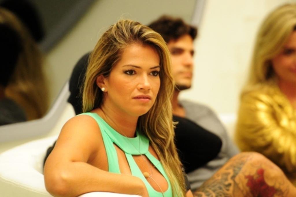 Fani do BBB13 diz que 99% das famosas fazem programa | Donna