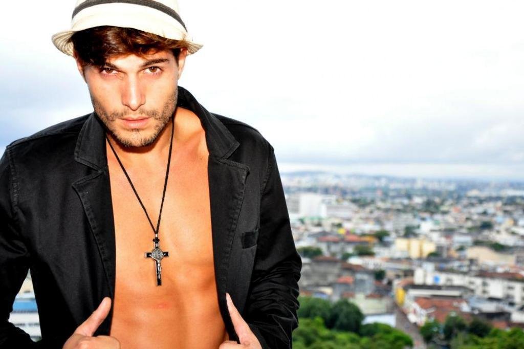 Ensaio de André Martinelli antes do BBB é divulgado | Donna