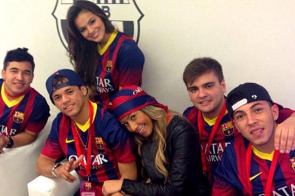 Bruna Marquezine posta foto com a camisa do Barcelona | Donna