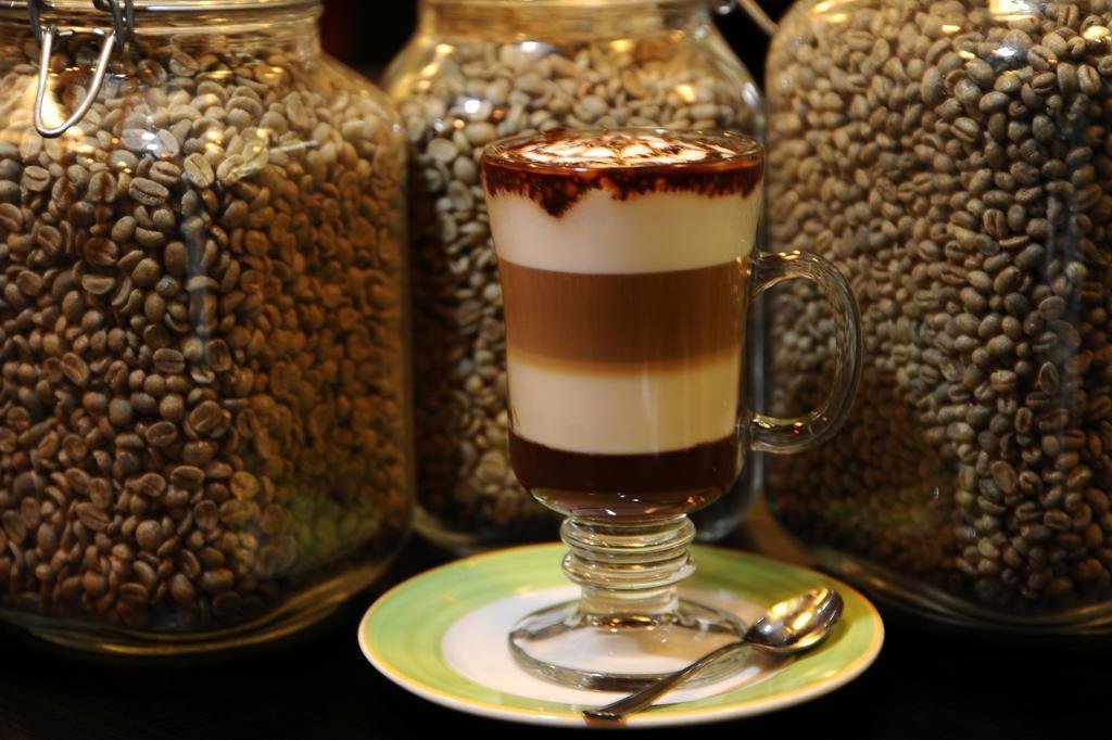 Aprenda a preparar um café moca em casa | Donna