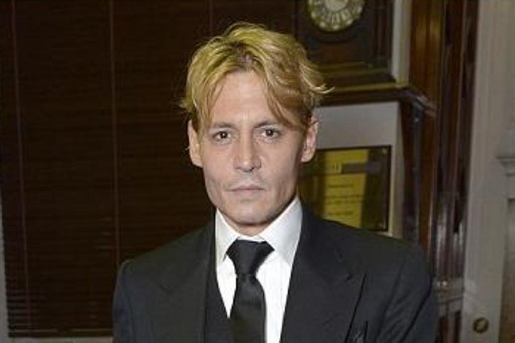 Johnny Depp fica loiro; relembre visuais do ator | Donna