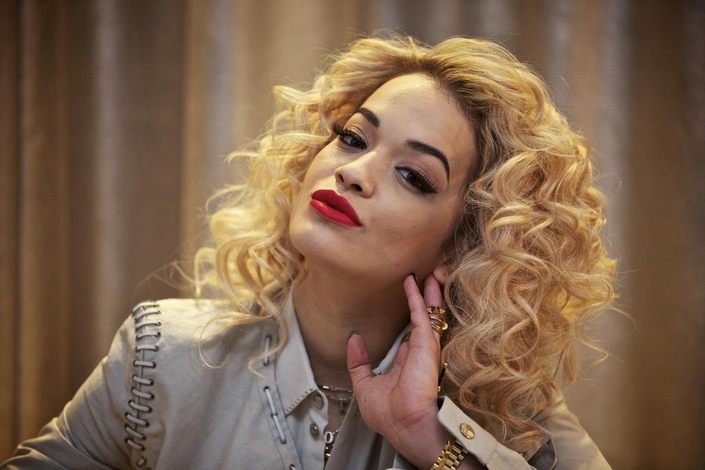 Cantora vai viver irmã de Grey em "Cinquenta Tons de Cinza" | Donna