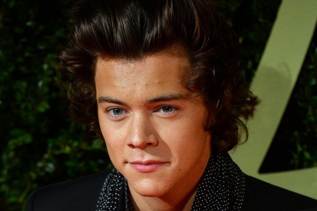 Harry Syles, do 1D, é eleito Ícone de Estilo; veja looks das famosas na ...