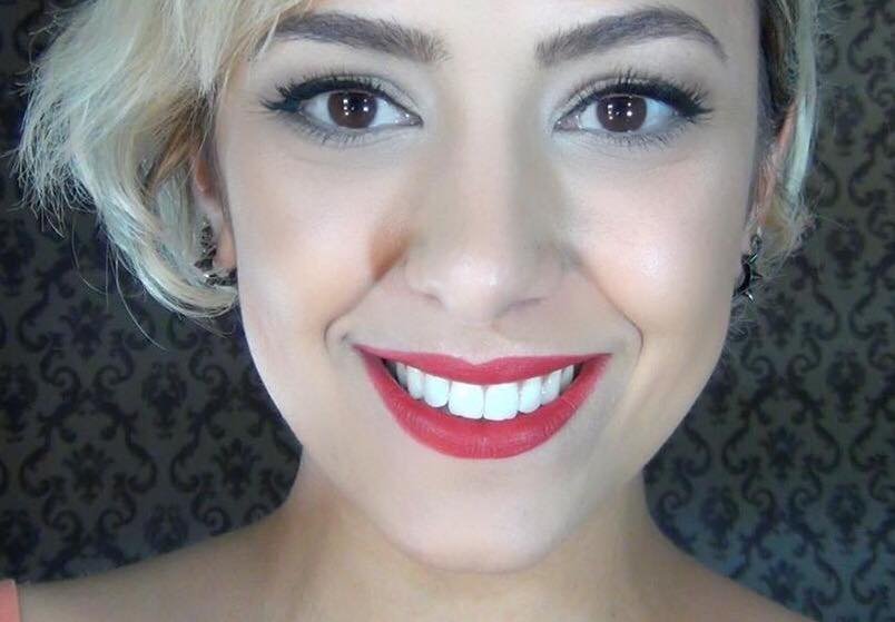 Como fazer uma boca vermelha à la Taylor Swift | Donna
