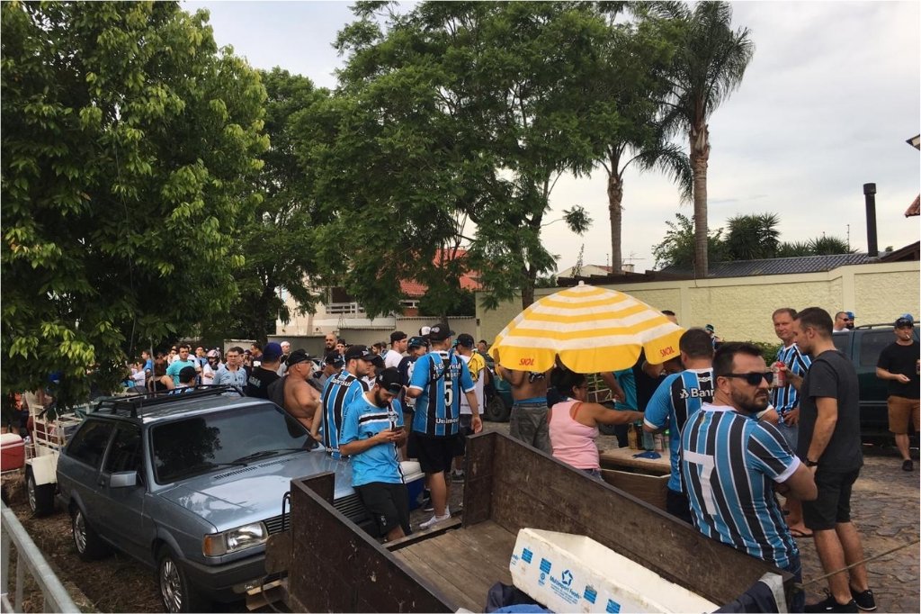 Torcida do Grêmio é impedida de entrar no Cristo Rei para jogo contra o ...