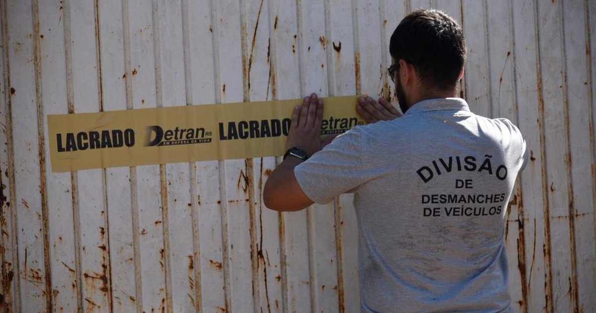 Operação Desmanche apreende 40 toneladas de sucata em Gravataí | GZH Operação Desmanche apreende 40 toneladas de sucata em Gravataí | GZH