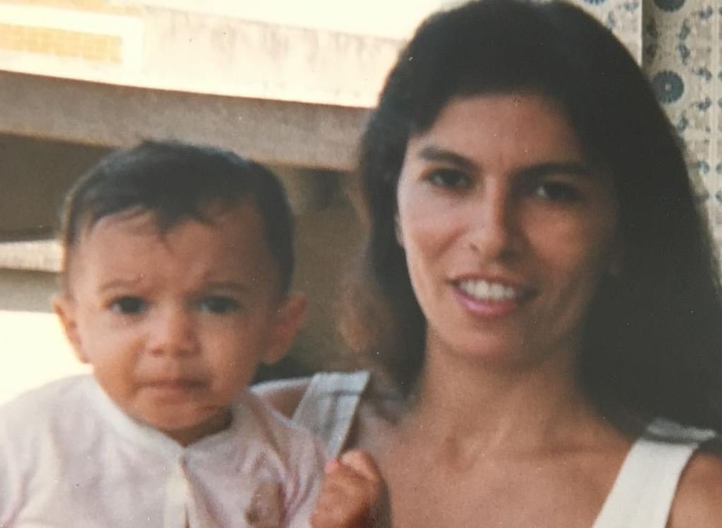 Mãe de Anitta publica fotos antigas da cantora para celebrar ...