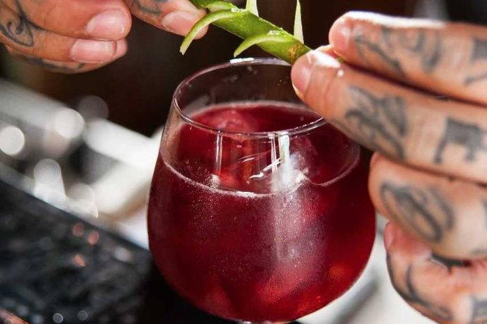 Na cozinha: conheça uma receita exclusiva do drink Bramble | Pioneiro