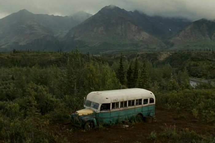 Mulher morre tentando encontrar o ônibus do filme "Na Natureza Selvagem ...