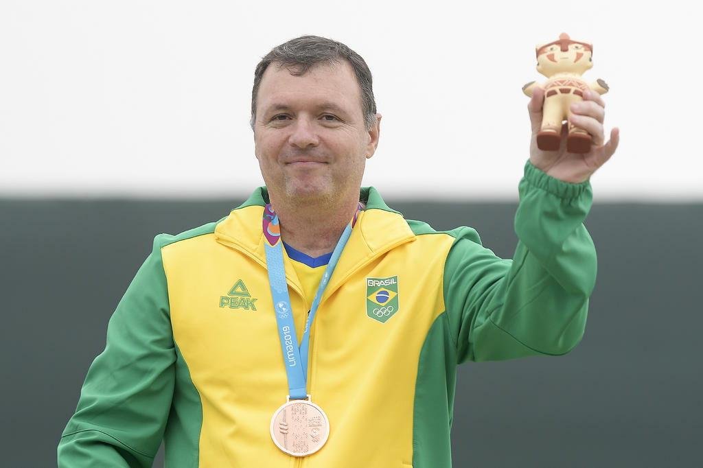 Júlio Almeida é o bronze no tiro esportivo e conquista a sétima medalha ...