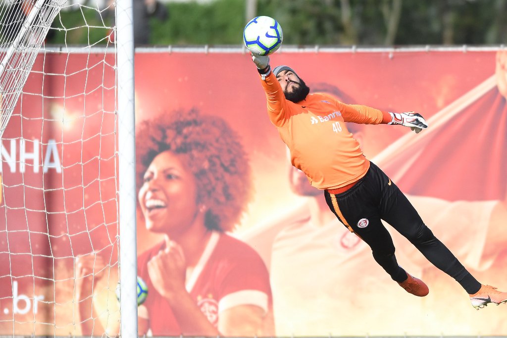 Provável titular no sábado, Danilo Fernandes é o único remanescente do ...