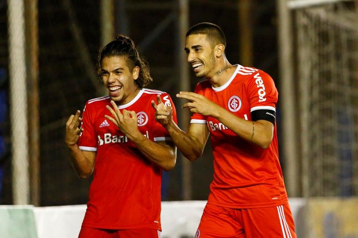 Com dois gols de Nonato, Inter faz 4 a 1 no São José e segue líder do ...