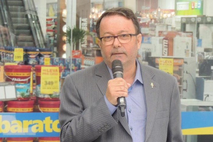 "Aglomeram-se nos mercados e caixas eletrônicos, mas eu não podia abrir ...