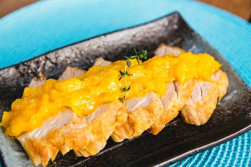 Aprenda a fazer filé de porco com chutney de manga | Destemperados