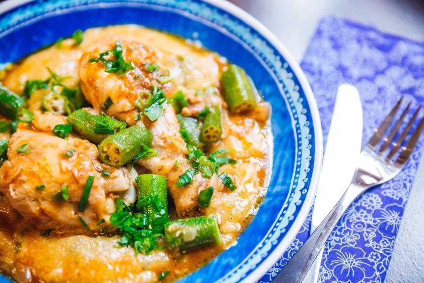 Frango com quiabo para uma receita bem brasileira | Destemperados