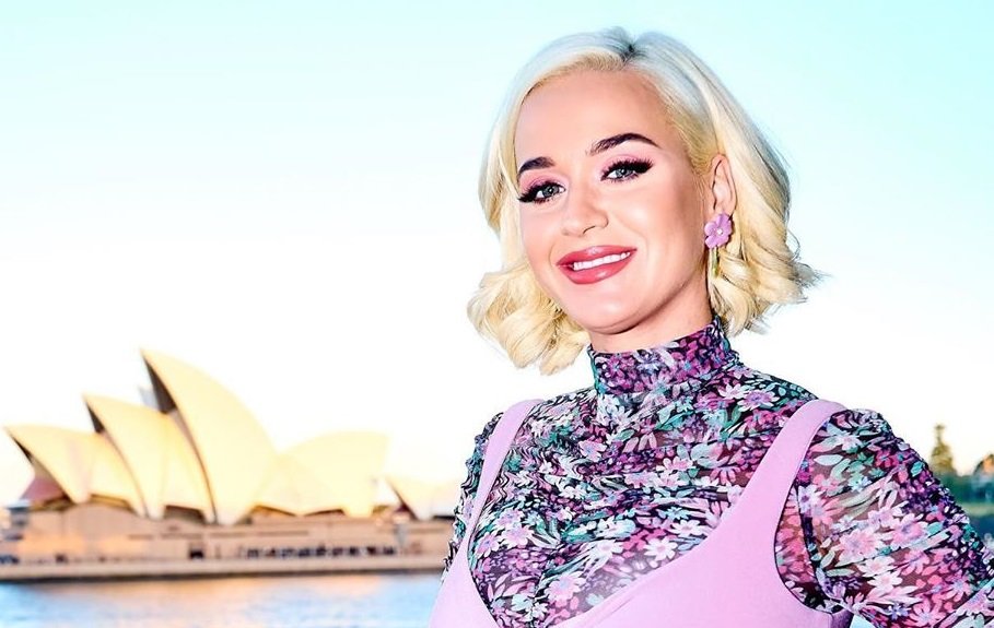 Katy Perry ironiza capa de revista que foca em gravidez e não em seu ...