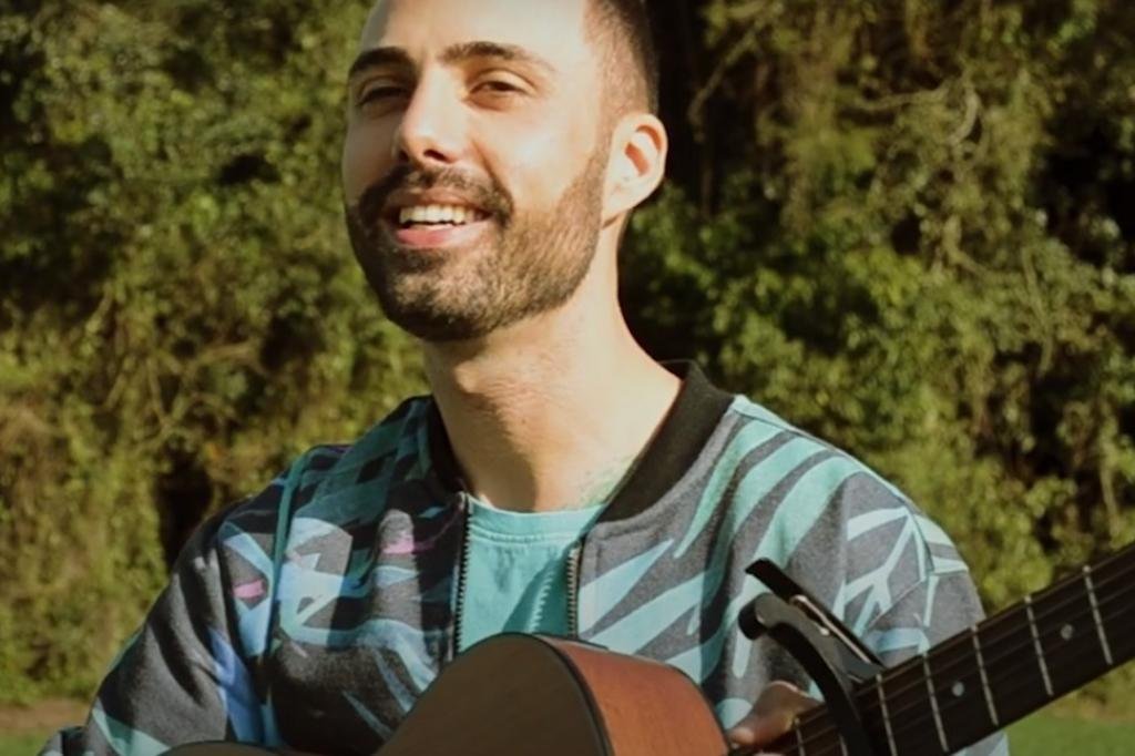 Conheça o som do músico Elly | Pioneiro