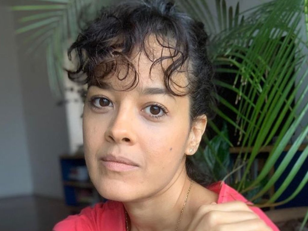 Classify Brazilian actress Maeve Jinkings