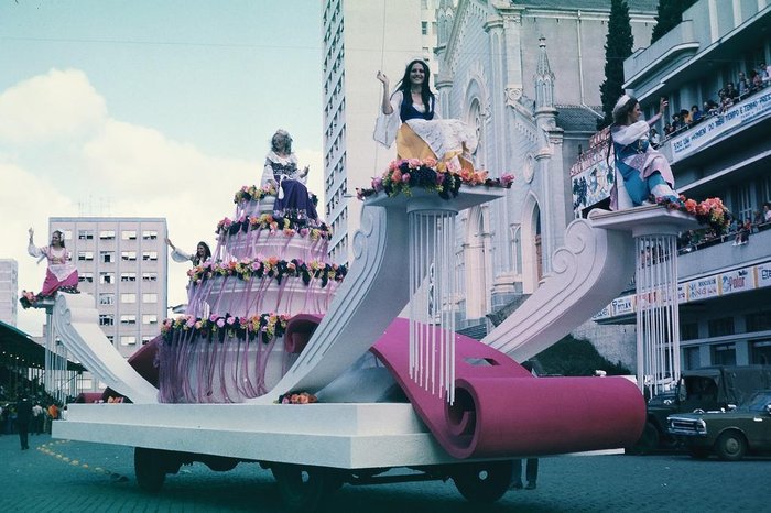 Da primeira transmissão ao sinal digital: relembre as sete décadas de ...