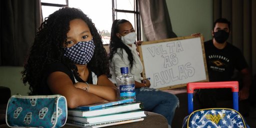 Estudantes e pais se preparam para o retorno presencial das aulas na ...