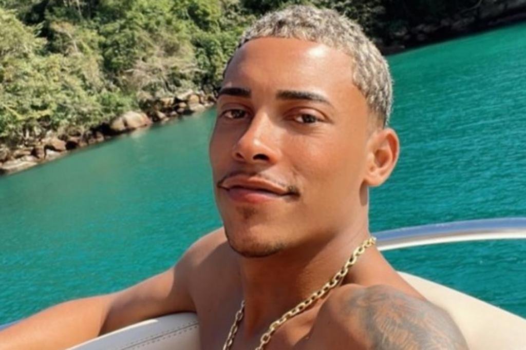 MC Poze mostra carro destruído após acidente | GZH