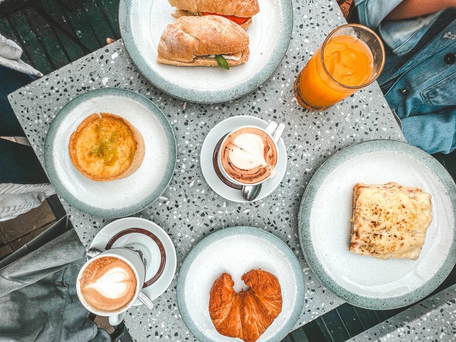 Com Cinco Tipos De Mil Folhas E Clássicos Da Confeitaria Francesa