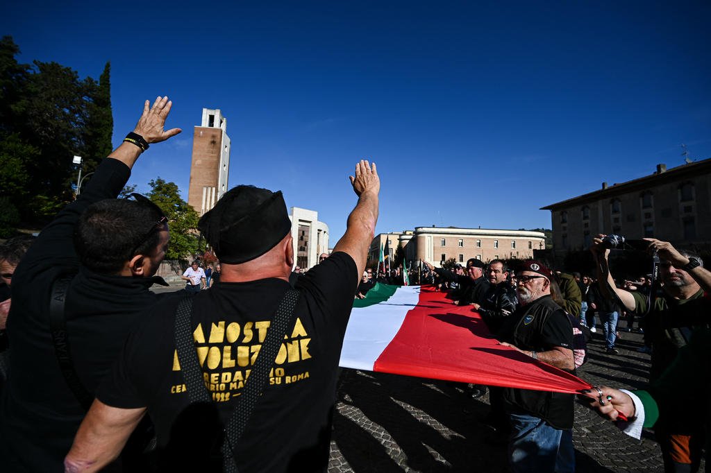 Milhares vão às ruas na Itália em homenagem ao centenário da Marcha ...